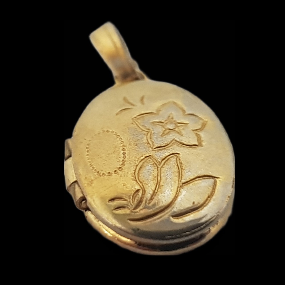 9ct gold 'Flower' locket - Own4Less